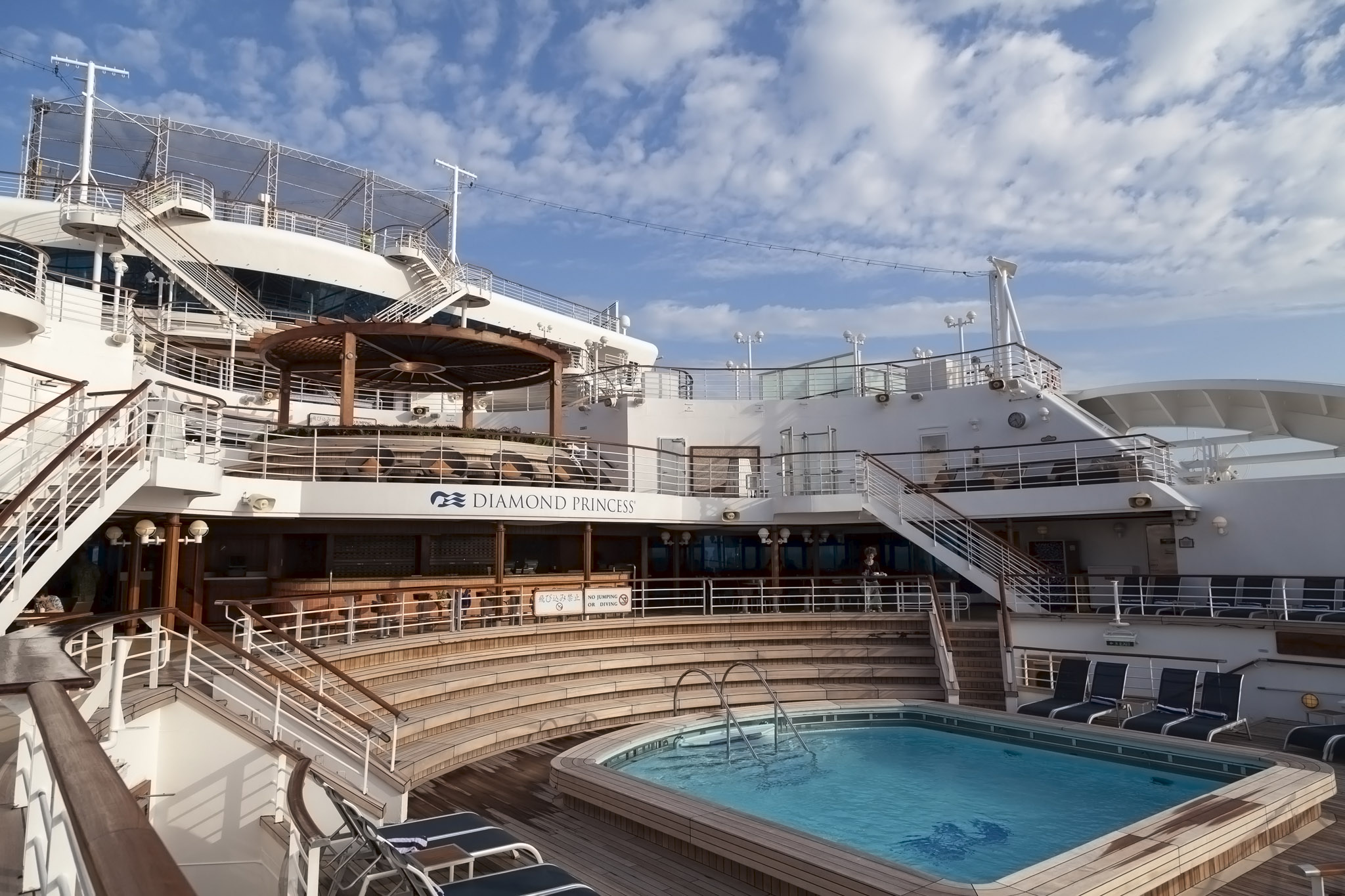 Diamond Princess Approaching Xiamen, China | neOnbubble