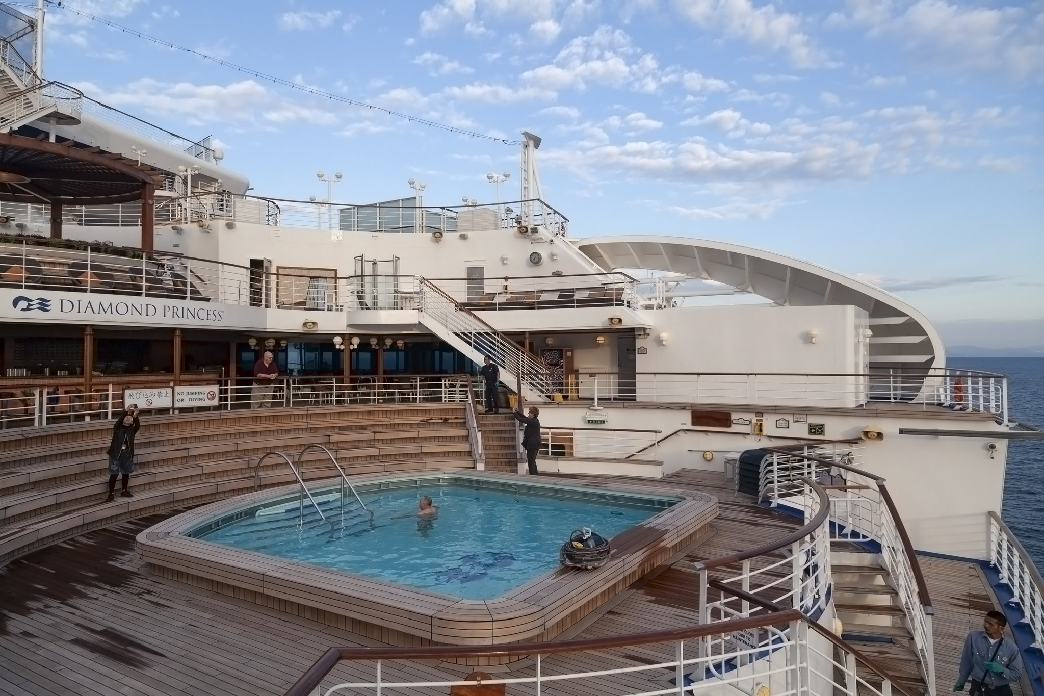 Diamond Princess Sea Day | neOnbubble