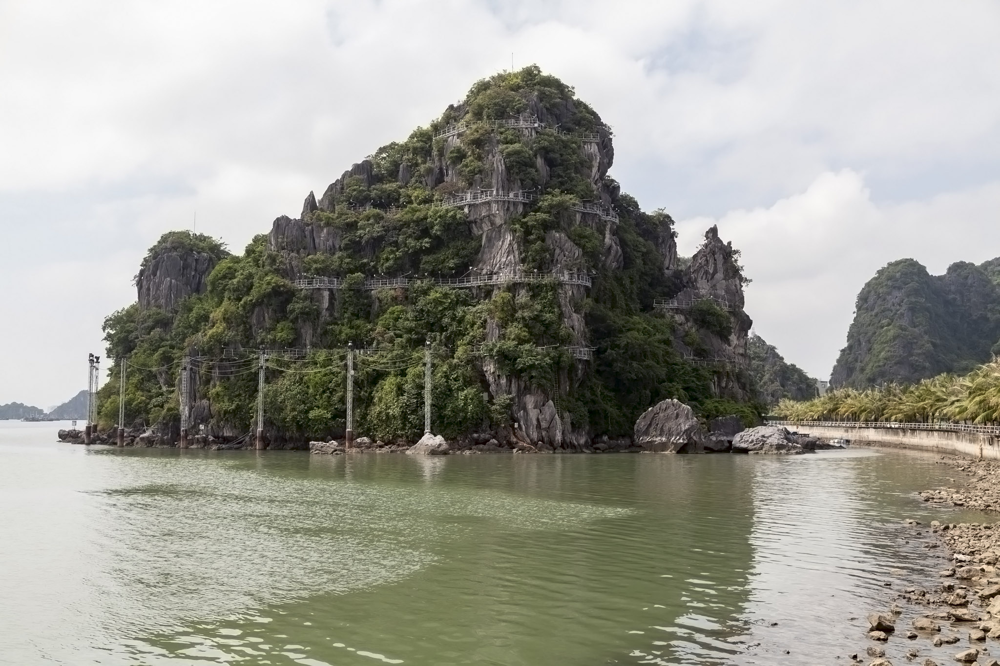 Walking Around Ha Long Bay | neOnbubble