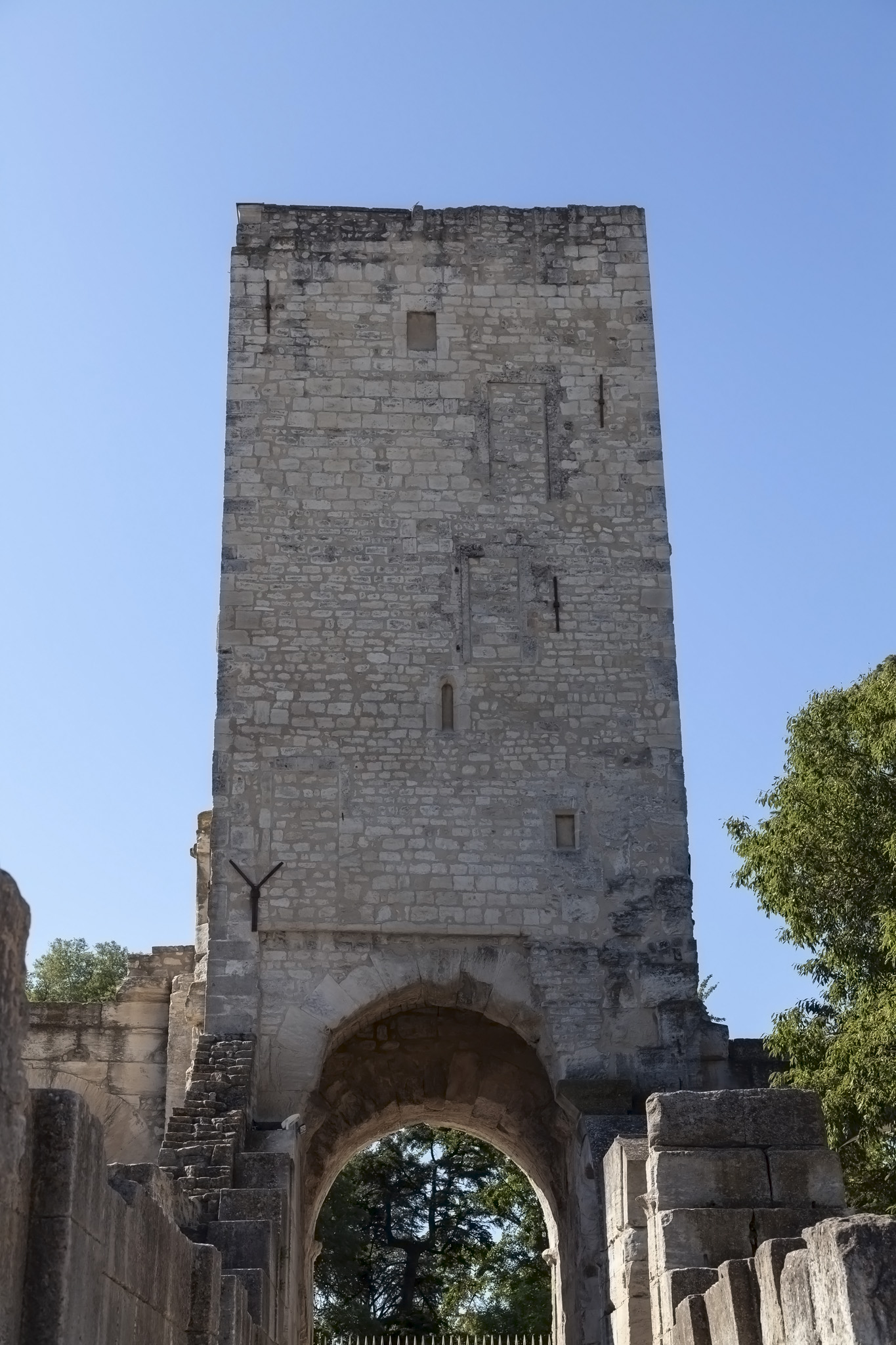 Excursion: Van Gogh And The Arles Amphitheatre | neOnbubble