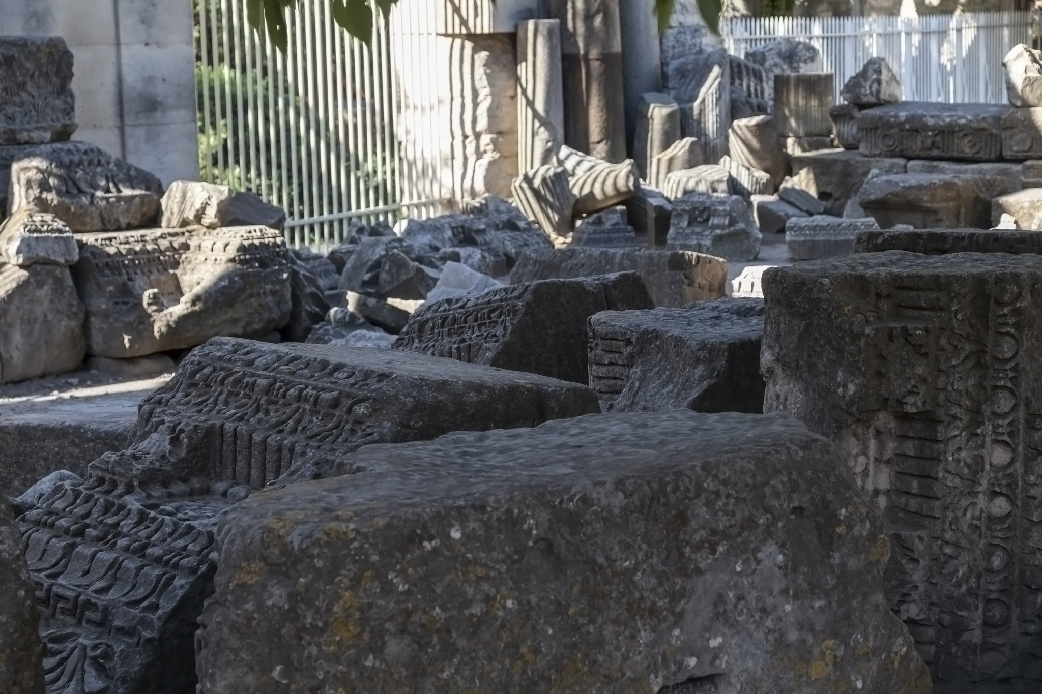 Excursion: Van Gogh And The Arles Amphitheatre | neOnbubble