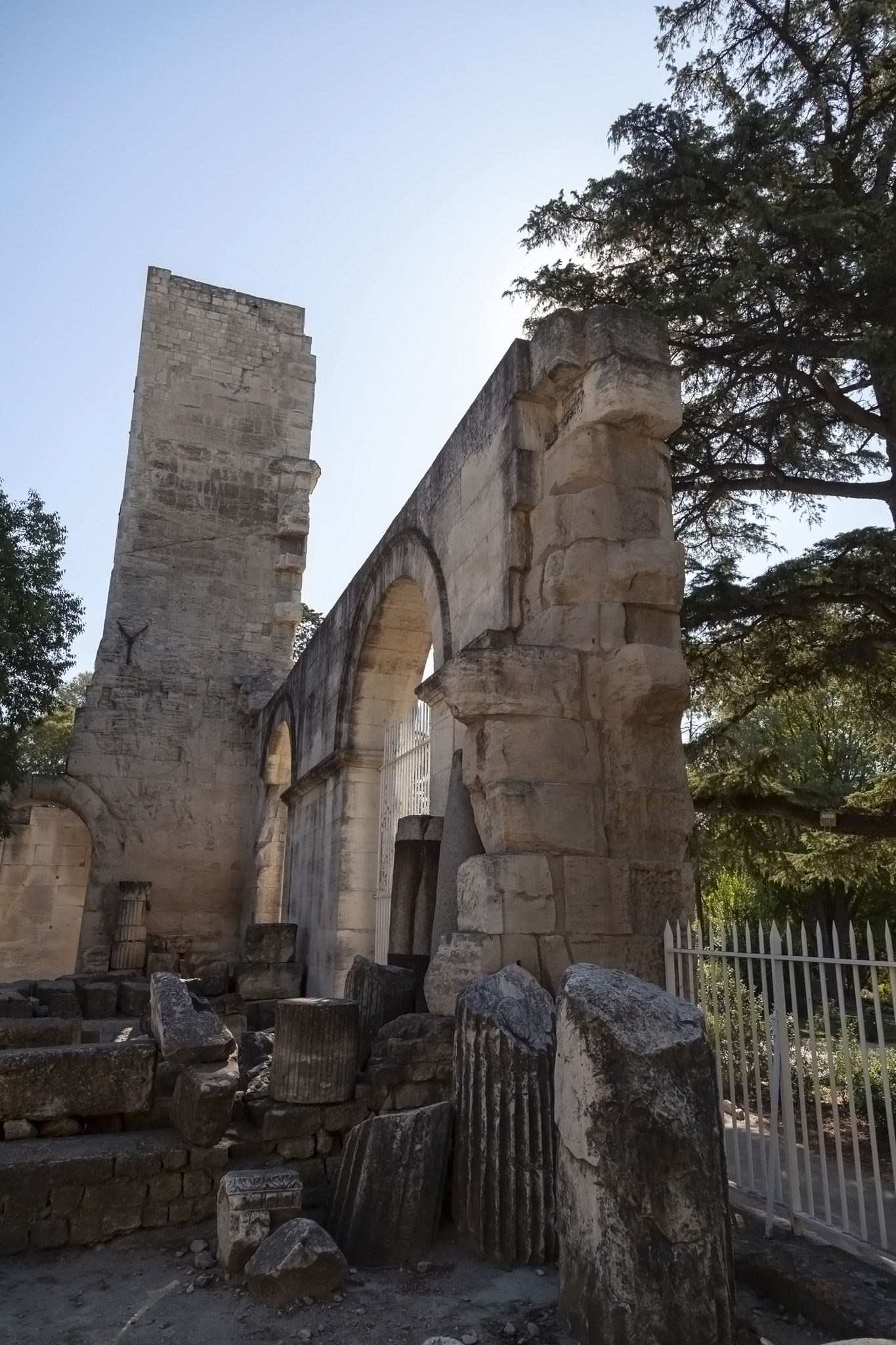 Excursion: Van Gogh And The Arles Amphitheatre | neOnbubble