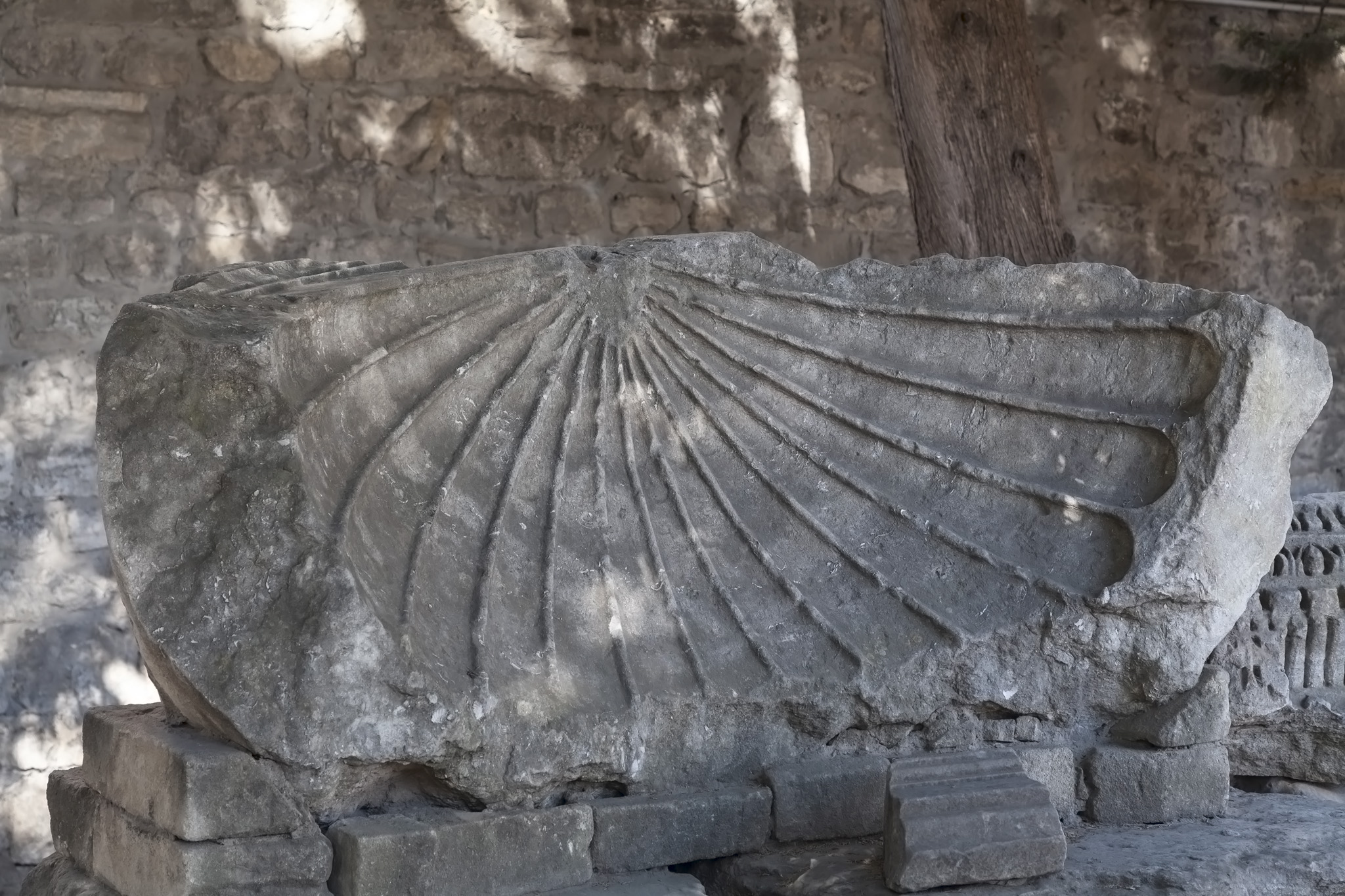 Excursion: Van Gogh And The Arles Amphitheatre | neOnbubble