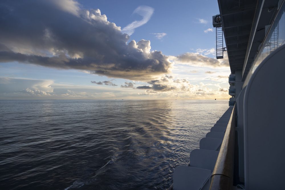 Island Princess Cruise Ship | neOnbubble